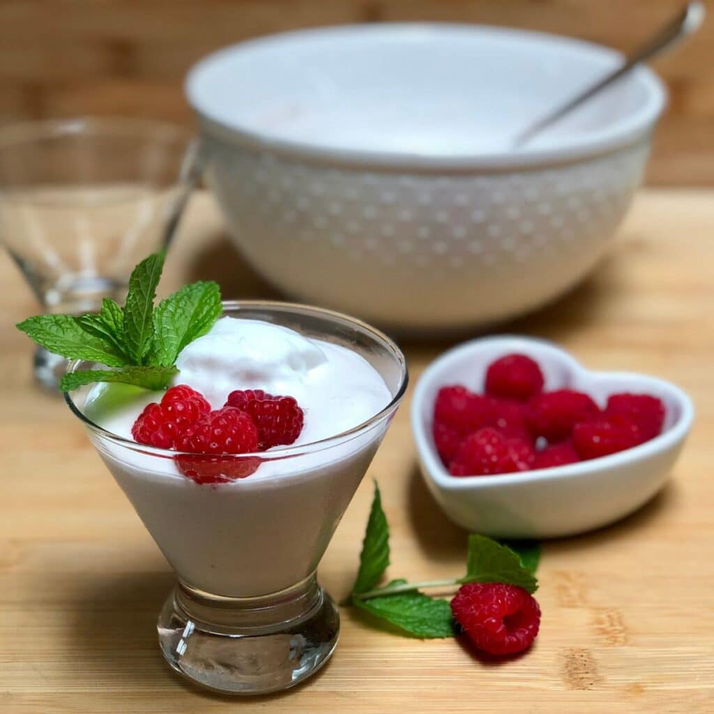 Easy Vegan Berry Mousse (3 ingredients) - The Carrot Underground🥕